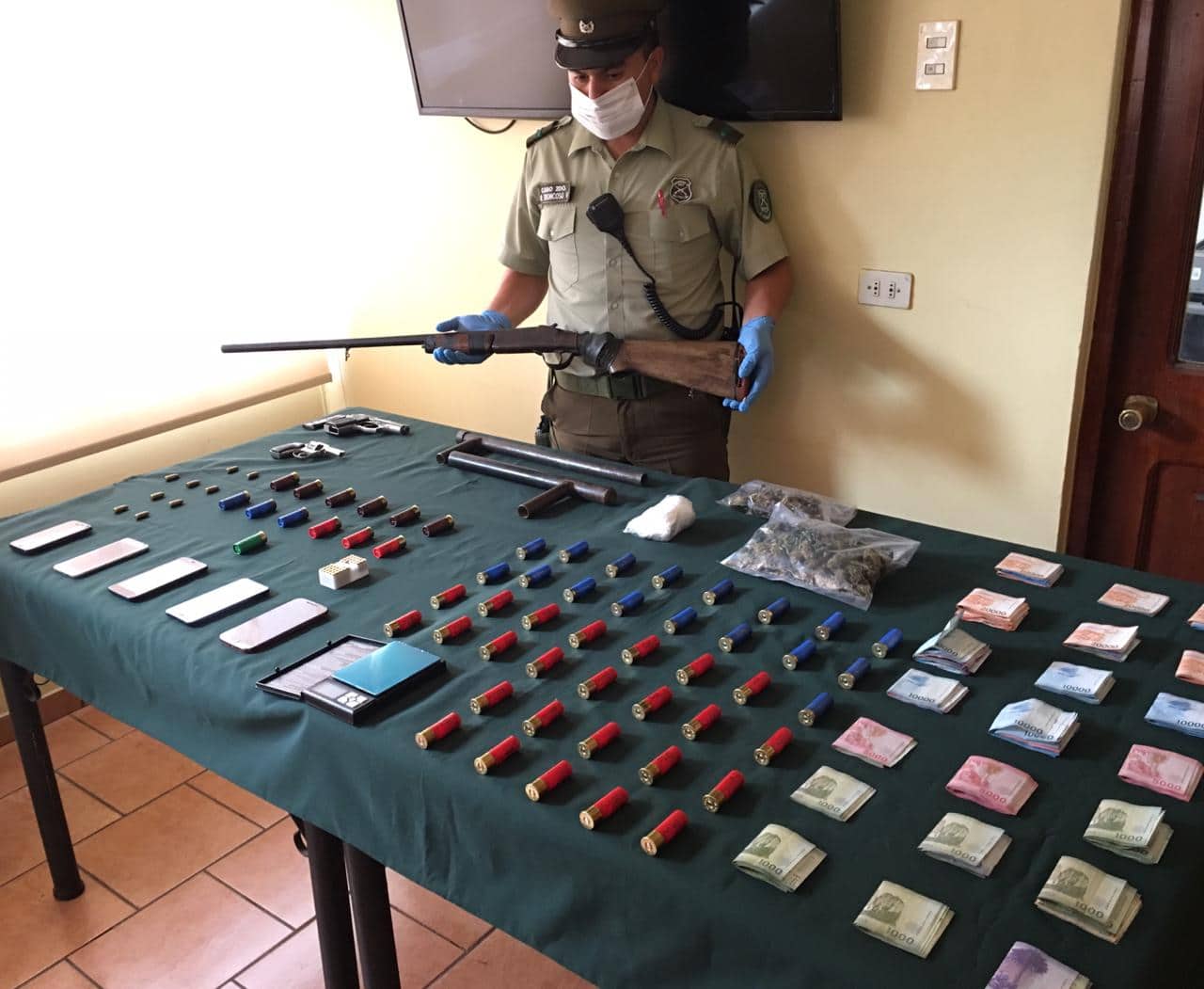 OS7 de Carabineros desbarata organización criminal e incauta drogas y armamento en Ránquil ...